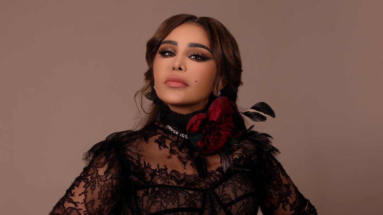 كيف علقت أحلام على تشابه لحن أغنية أصالة مع أغنيتها؟ فوشيا
